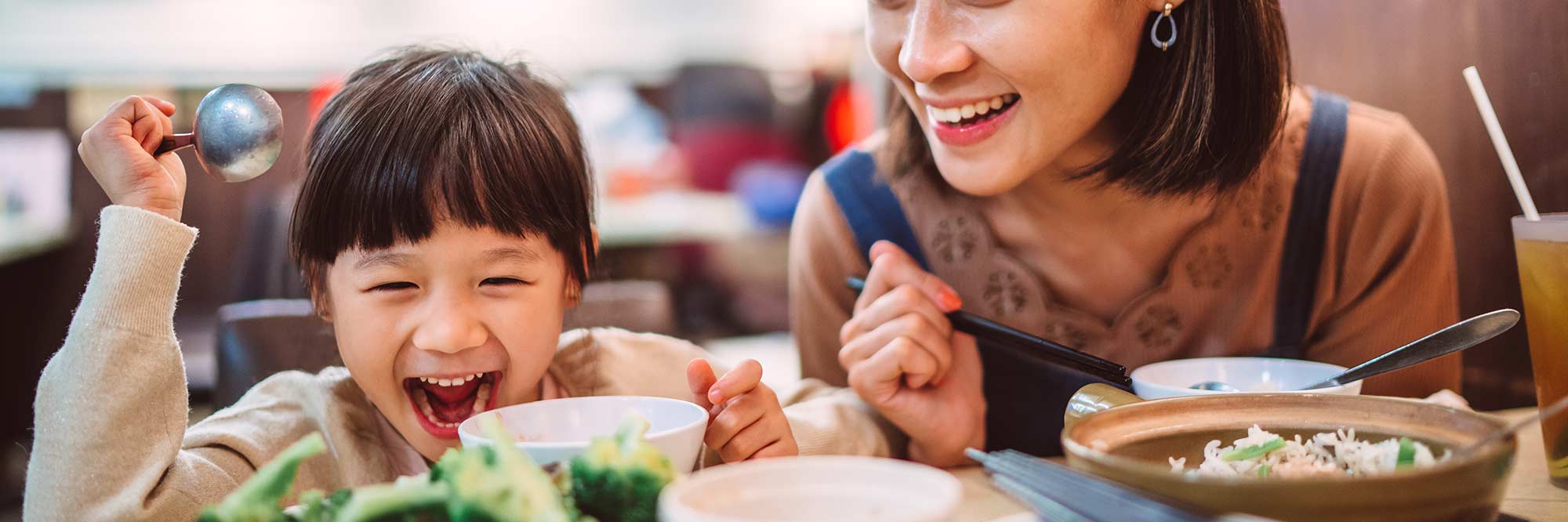 How to help your kids eat healthier at restaurants | HealthPartners Blog